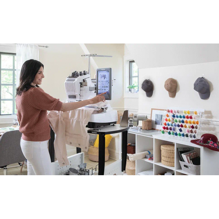 Professional embroidery machine with 6 needles Brother PR-680W